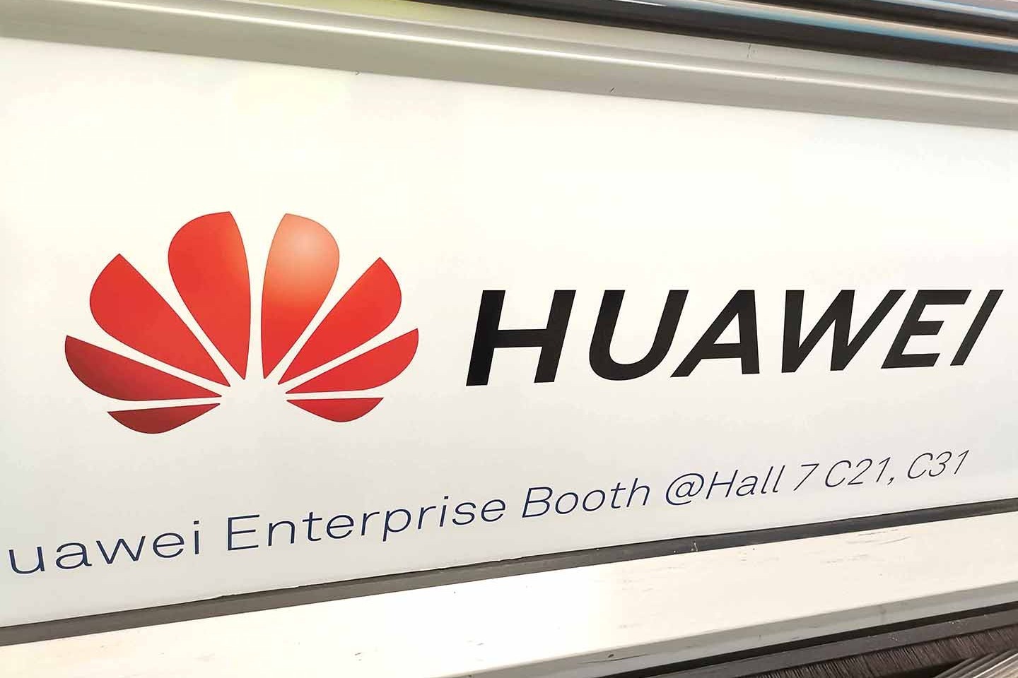 华为和北汽打造联名款汽车:搭载华为芯片 算力量产车之最