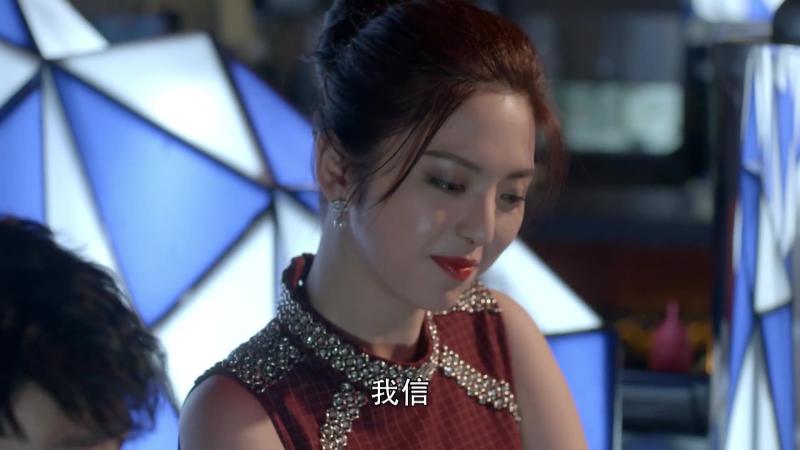 缉毒警察卧底成瘾君子,没想到女毒贩有所察觉,好在卧底演技扎实