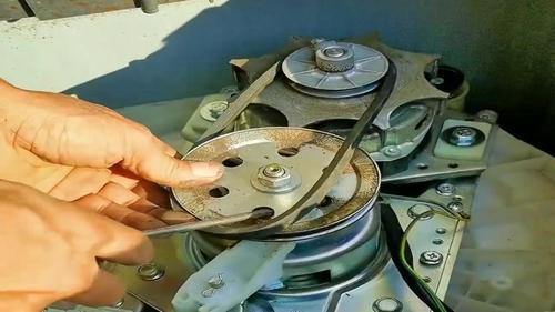 波轮洗衣机皮带安装方法