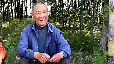 在农村干了20年的赤脚医生,每月领多少退休补贴,听大爷咋说