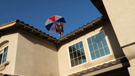 雨伞可以当降落伞用吗?作死老外亲身实验,结果真惨!