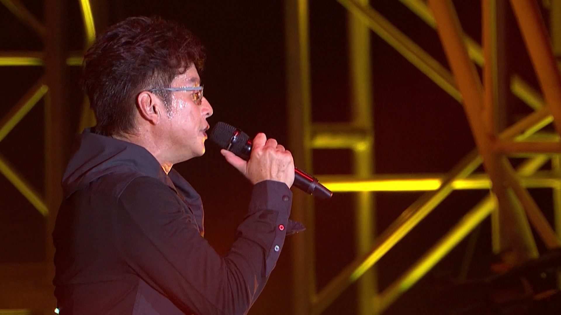...PolyGram演唱会《爱在深秋》谭咏麟Alan经典情歌粤语现场粤语老歌...