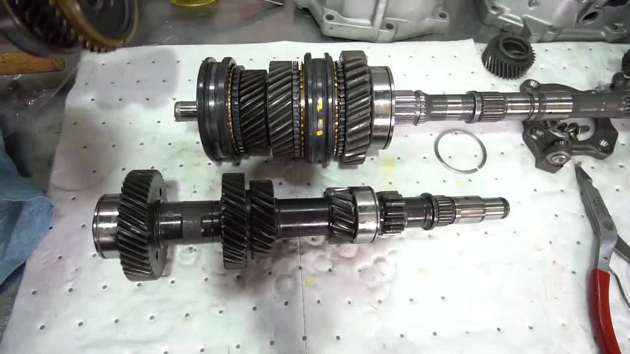 组装丰田手动变速箱,视频看着简单,但实际稍不细心就装错