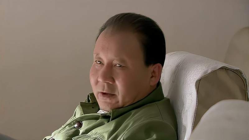 历史转折:小平同志熬夜改稿,题目就让人叫绝,直指核心问题