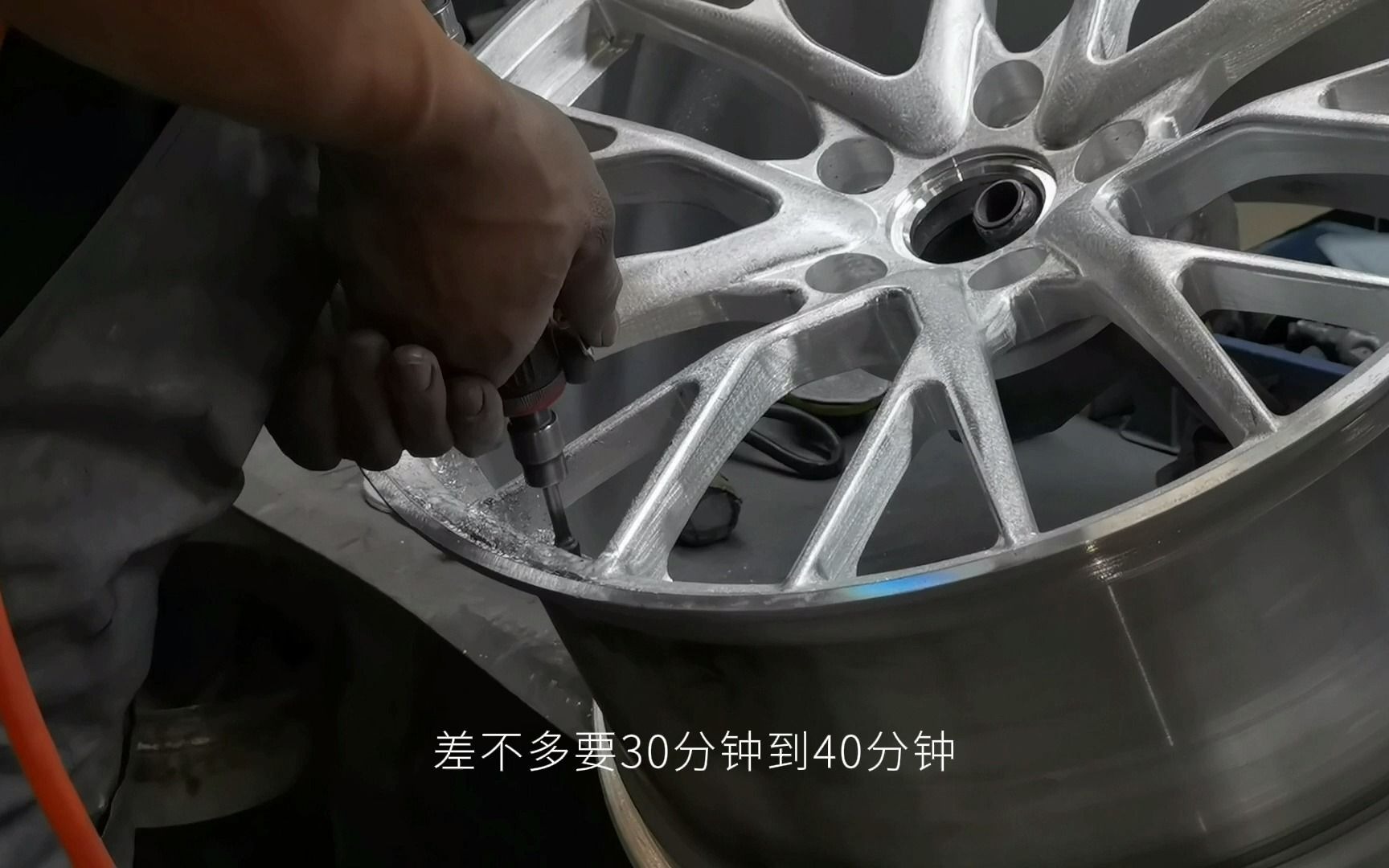 保时捷panamera轮毂变形卷边开裂修复翻新