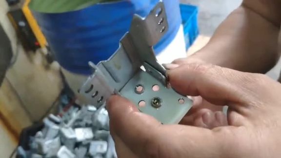 伺服送料机连续模冲压