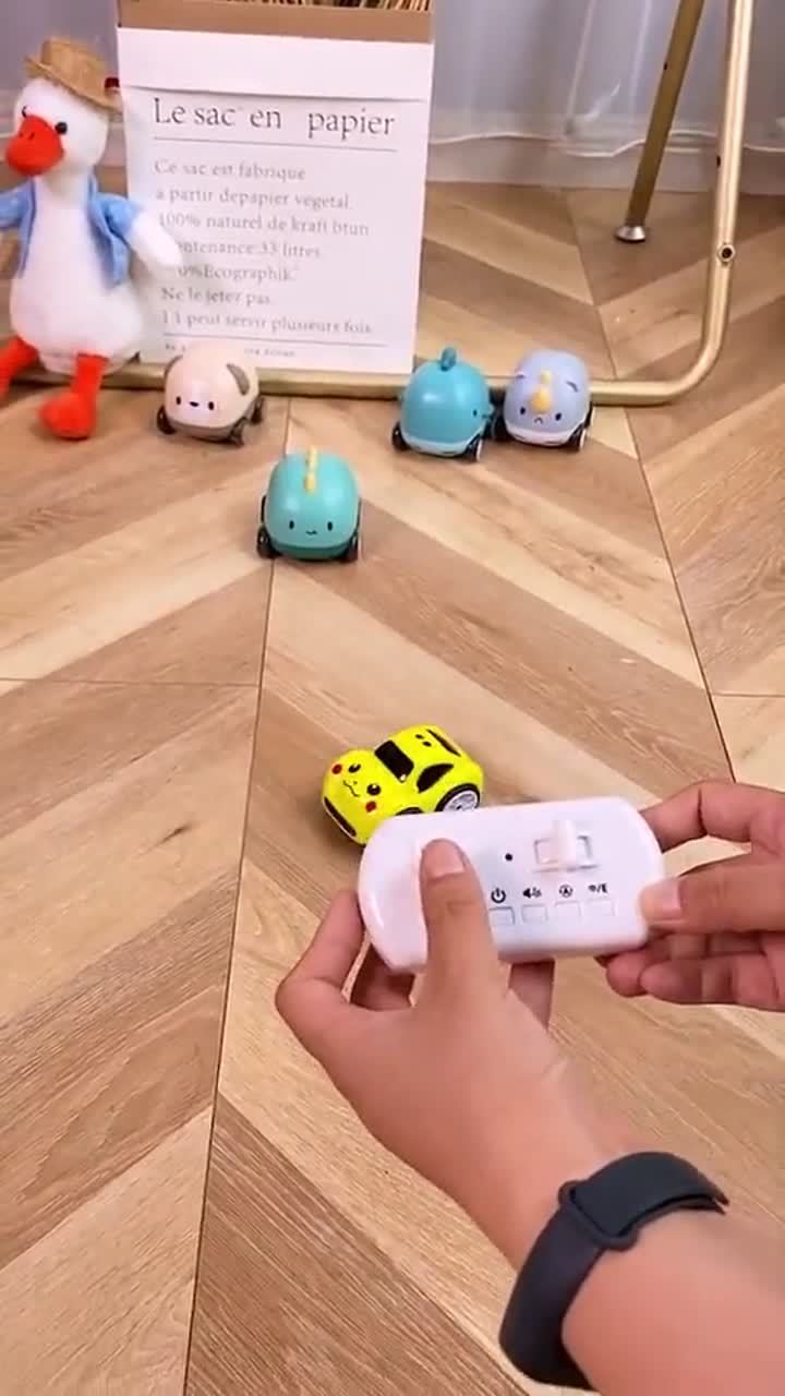 有跟随模式躲避模式还有遥控模式一个小车宝宝能玩一天