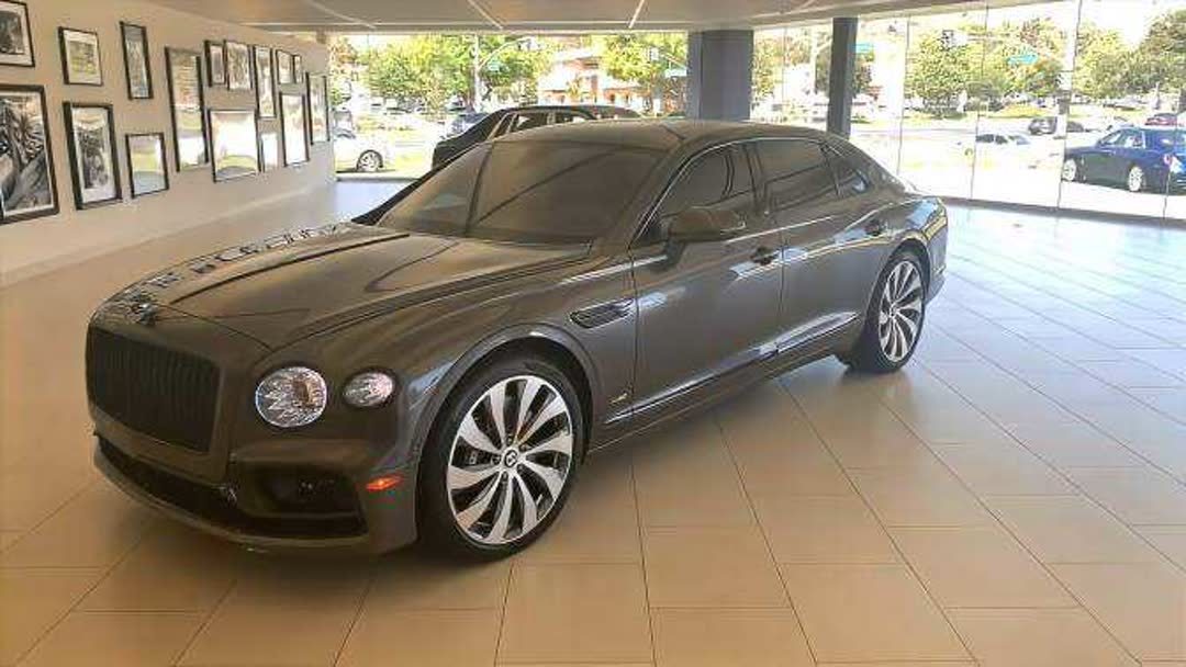 2021款宾利飞驰到店,外观与内饰静态体验