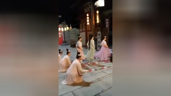 感受电影拍摄过程,跟拍出来的效果差很多