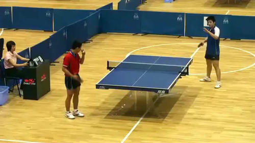 樊振东儿时的打法已经很先进了,顶底线,撇拉,爆冲直线