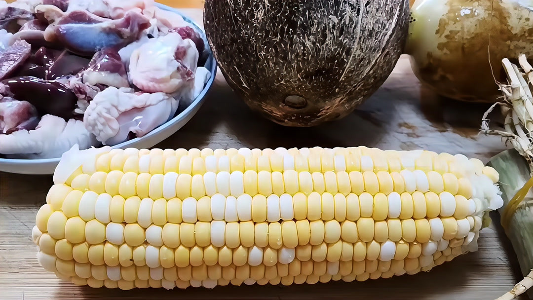 煲鸡汤放什么?教你一招:芦根+甘蔗+莲藕+椰肉,香甜清三味具足