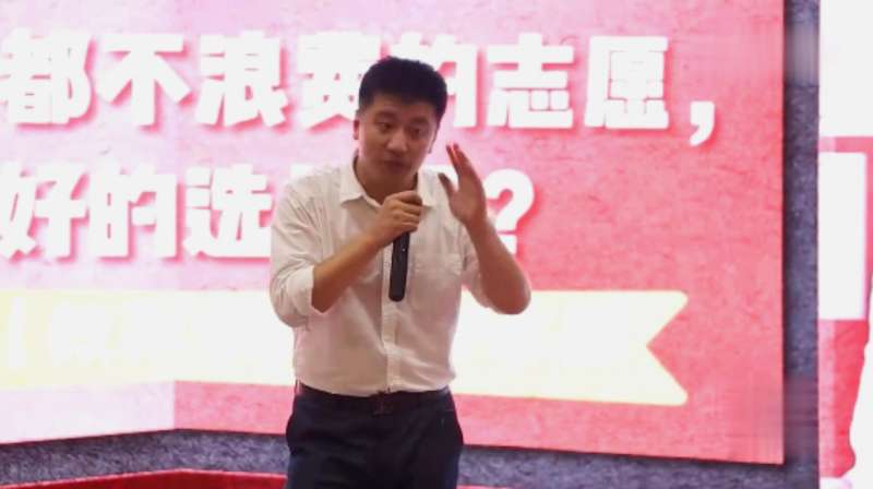 张雪峰:咱中国在世界上的强大地位,爆笑连连又万分自豪!