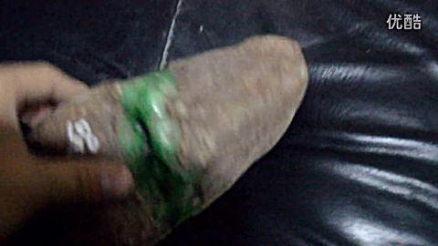 老坑木那红皮开窗阳绿翡翠原石 赌石视频 上海多利多第一站