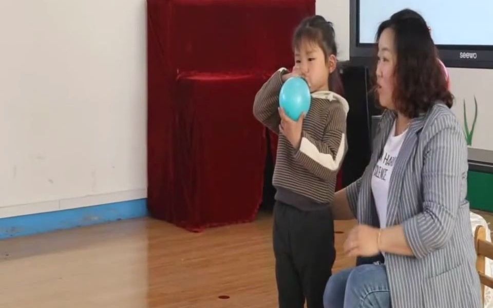 幼儿园公开课优质课中班科学《漂亮的气球》课堂实录