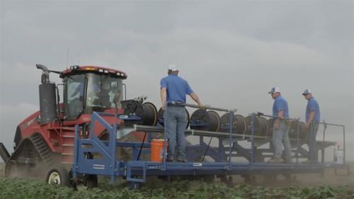 实拍国外地埋式滴灌系统铺设全过程,这么大阵势的花多少钱?
