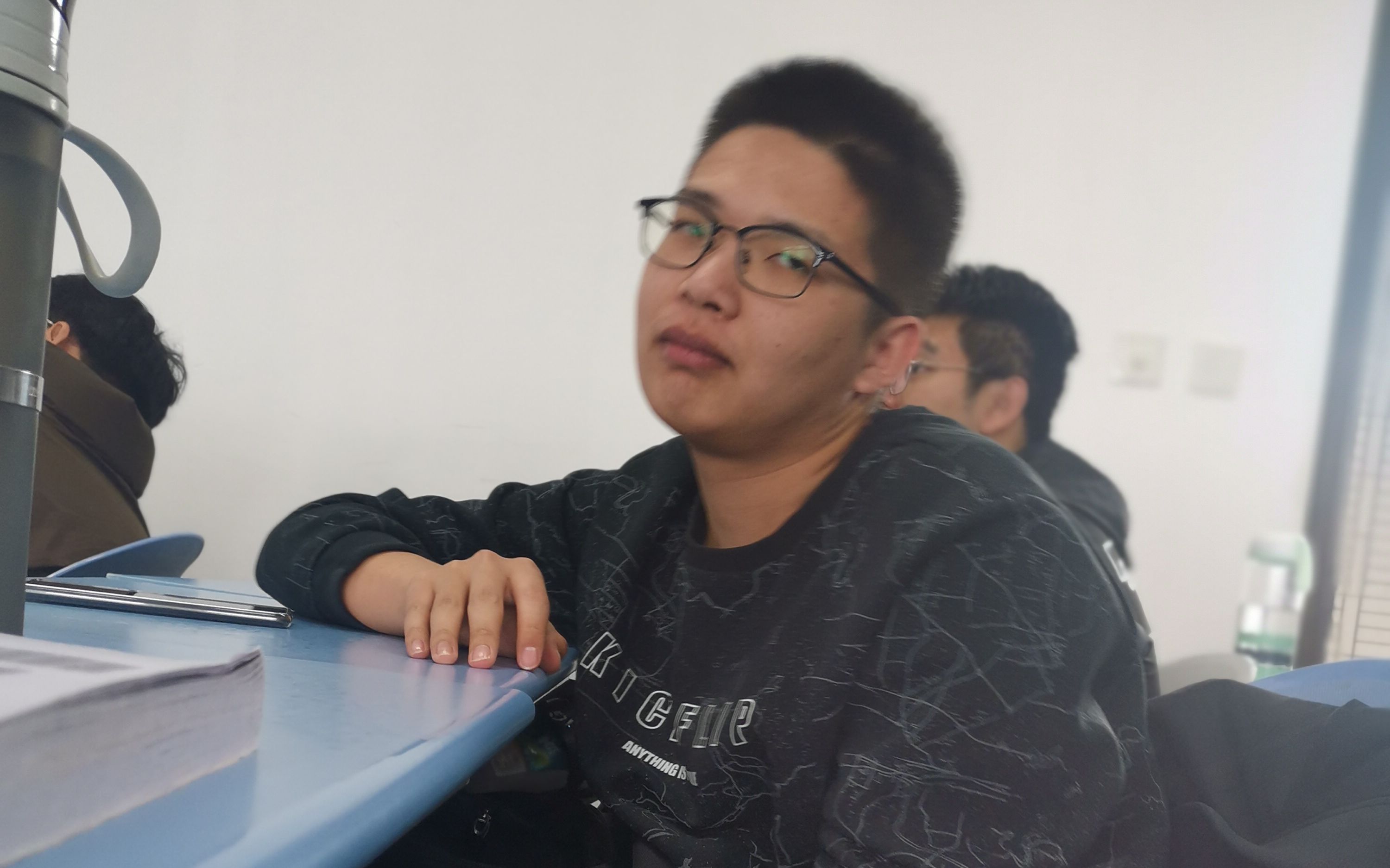 提问:疫情封校大学生该如何理发