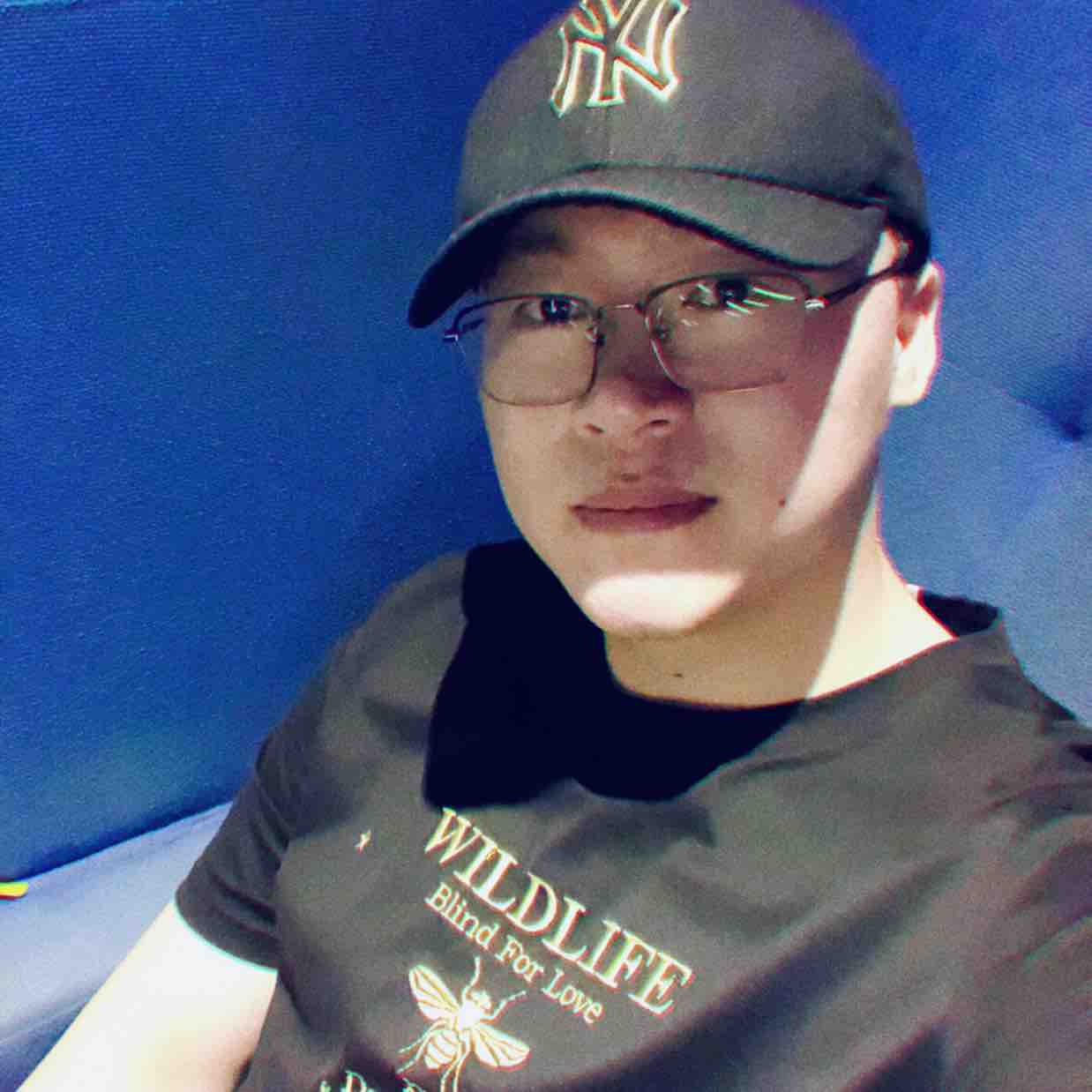 宏宇衣桑品牌服饰 