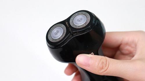 剃须刀用久了不锋利?一个简单方法,剃须刀整洁了还锋利如初