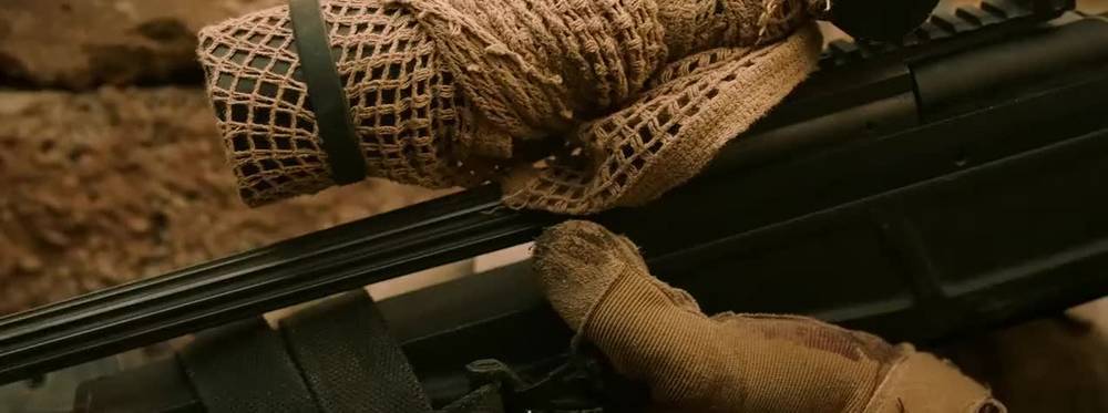 红海行动:顾顺一枪击毙敌方狙击手,军舰放出无人机接应一队!