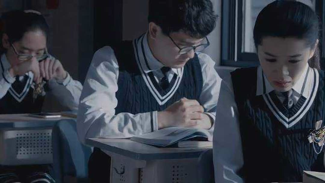 班级群突然发布任务,没完成就会受到可怕的惩罚!惊悚短片!