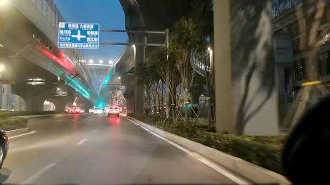 开着大阳电动四轮车,展示下洛阳龙门足球队的城市洛阳早晨7点半