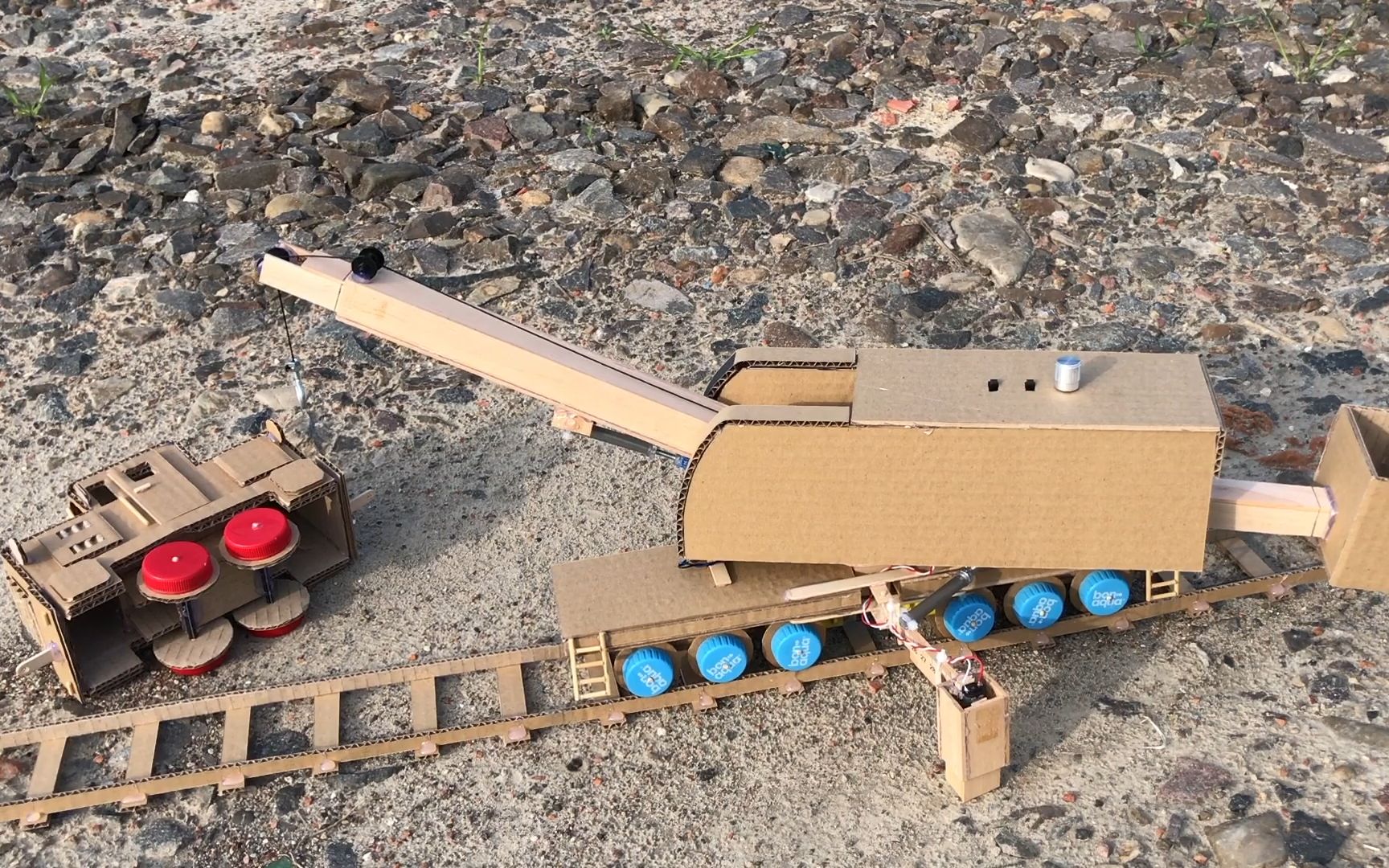 【纸模系列】膝盖献给大神了--DIY火车起重机RC模型,细节丰富,功能...