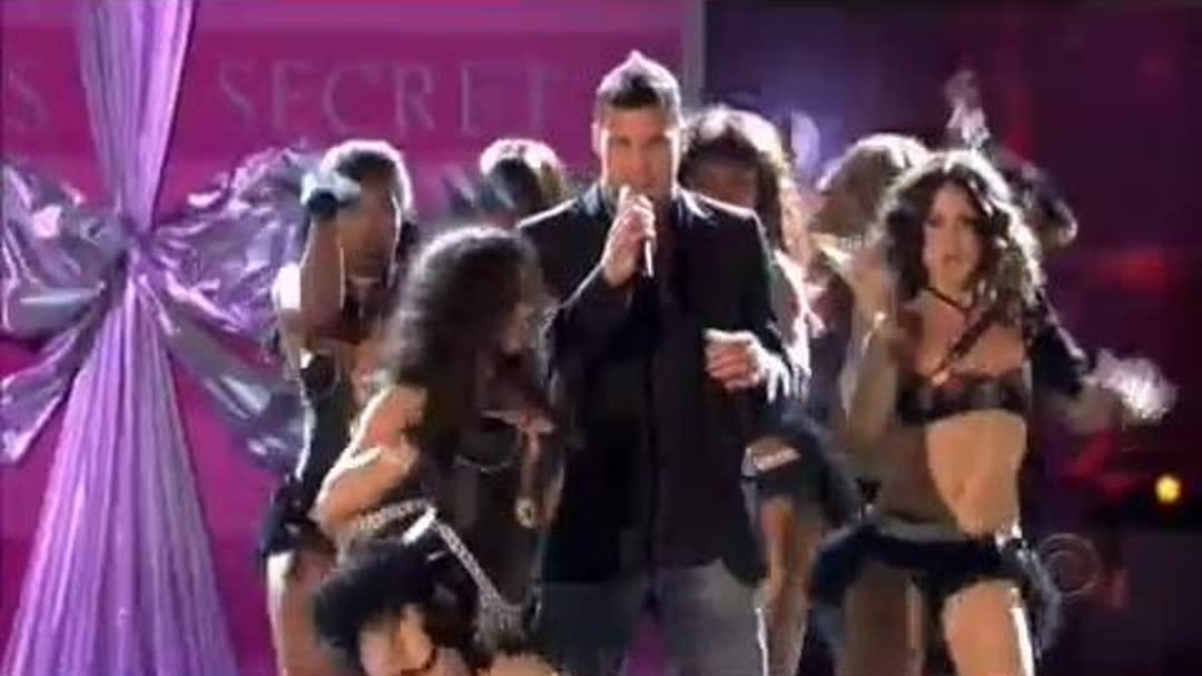 【维密秀场】拉丁天王马丁叔《Drop It On Me》,激情燃爆全场