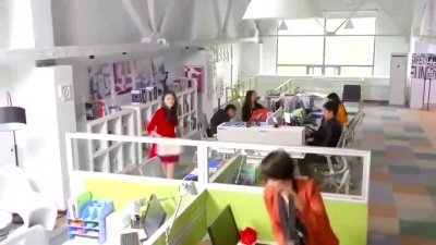 大小姐第一天上班就迟到,狠心总裁立马将门禁密码改掉,过分了啊