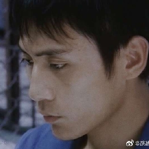 安入少年头入梦 