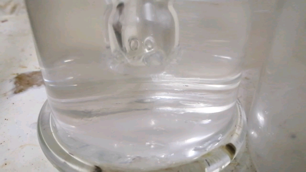 HCl溶于水带来的密度差所造成的波纹