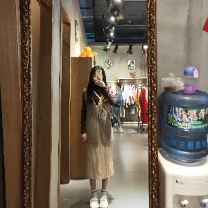 爱吃肉的谌谌 
