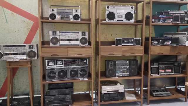 小伙十年收藏200多台音响:记录时代