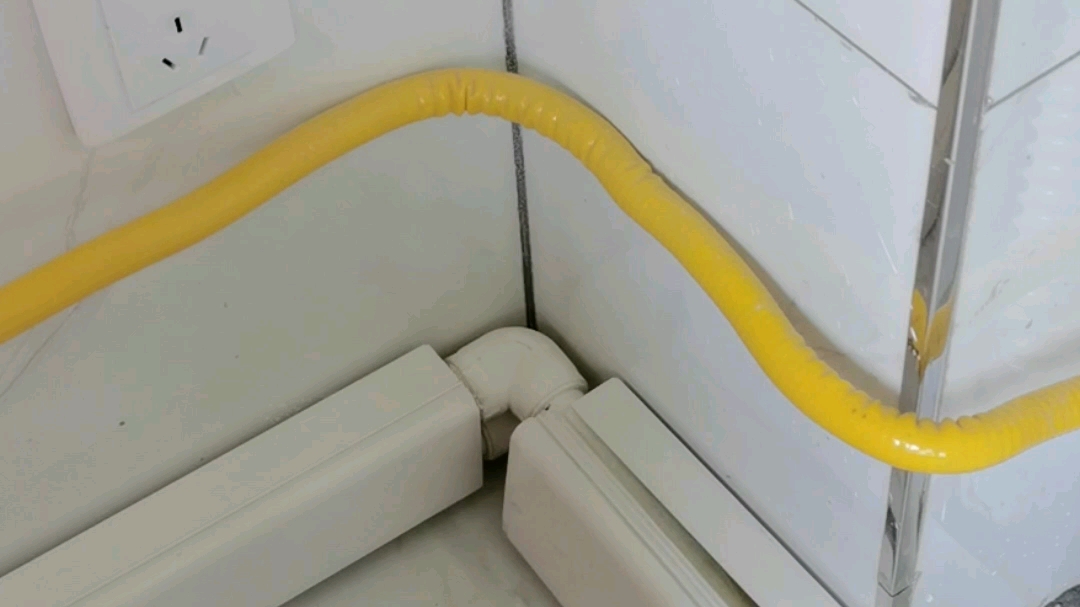 老房子改造明装暖气片管子露在外面不好看怎么办?#装修知识 #明装...