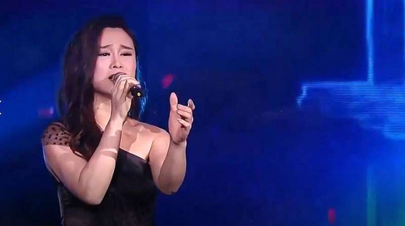 美女央视模仿那英声音,翻唱周杰伦成名曲,实在是太好听了