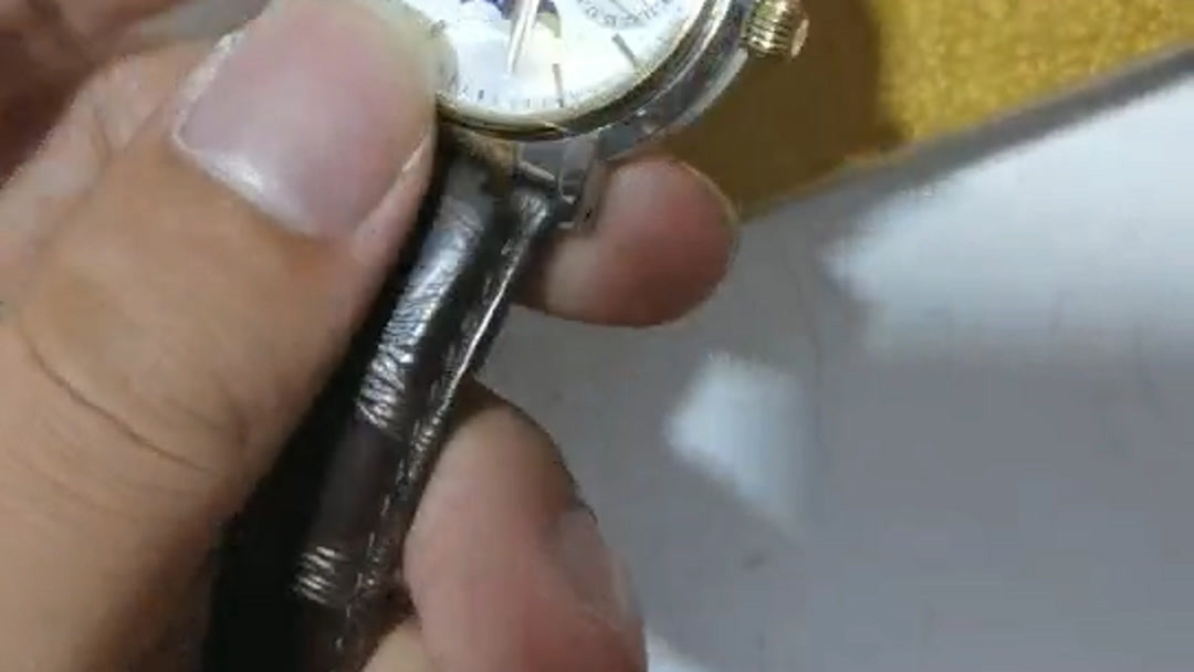 5567 5568表带拆卸方法