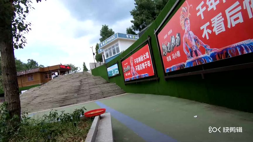 惊险刺激的张家界大峡谷玻璃栈道