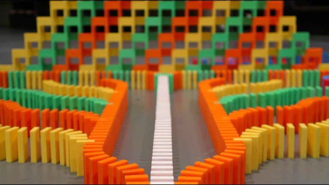 弹珠轨道-周六晚上让我们沉浸多米诺乐园-多米诺骨牌