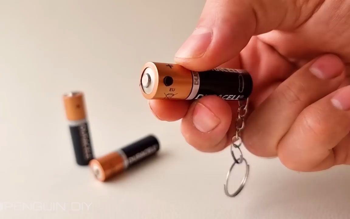 用手机配件和aa电池制作手电