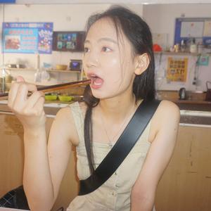慌慌在干嘛 