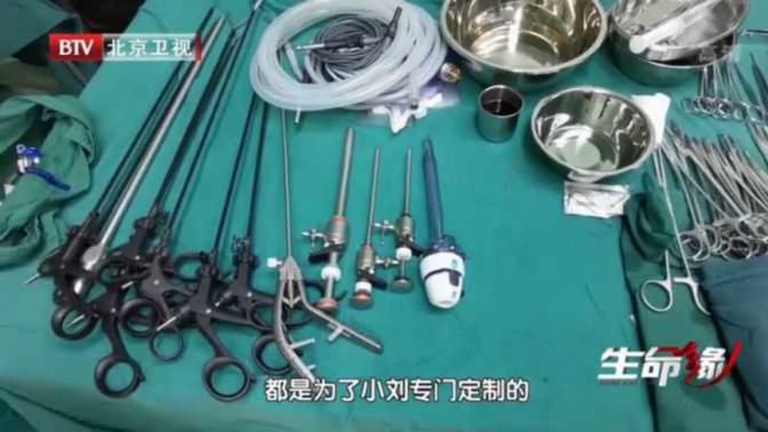 500斤男子急需手术,因为身上的脂肪多,手术器械都是特别定制的