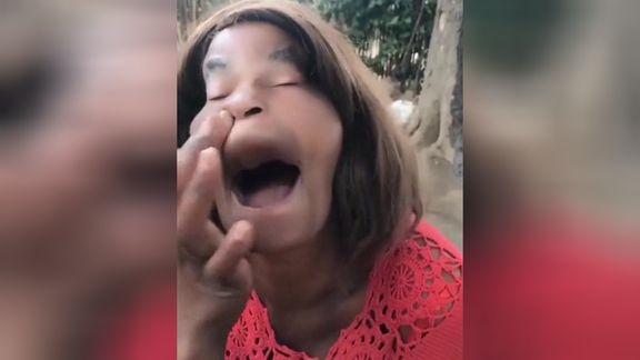 这表情 这笑声是认真的吗,不可思议的是我居然跟着笑了