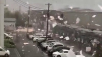 视频记录台风来临的恐怖瞬间,房屋倒塌,太恐怖了