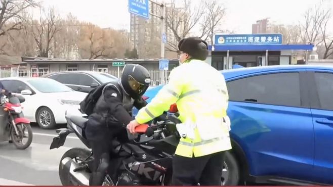 摩托车违法驶入非机动车道,情况不同处罚各异,学到了