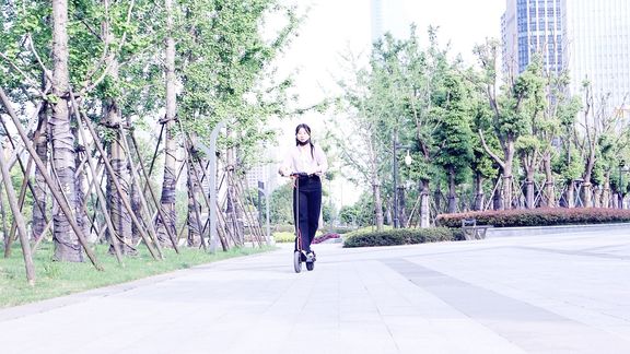 近2千元网上买辆折叠电动滑板车,做最靓的仔、撩最漂亮的小姐姐