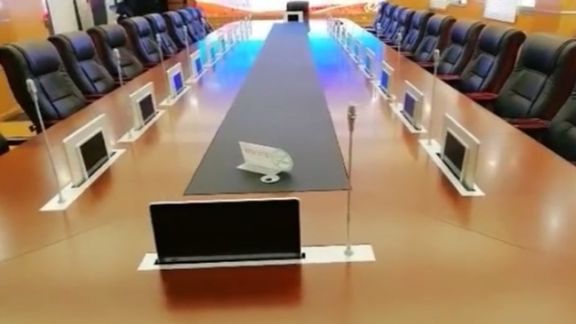 24人无纸化会议系统案例,话筒可单独升降,自带桌牌