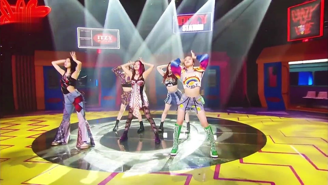 音乐节目上ITZY精彩表演,LOCO