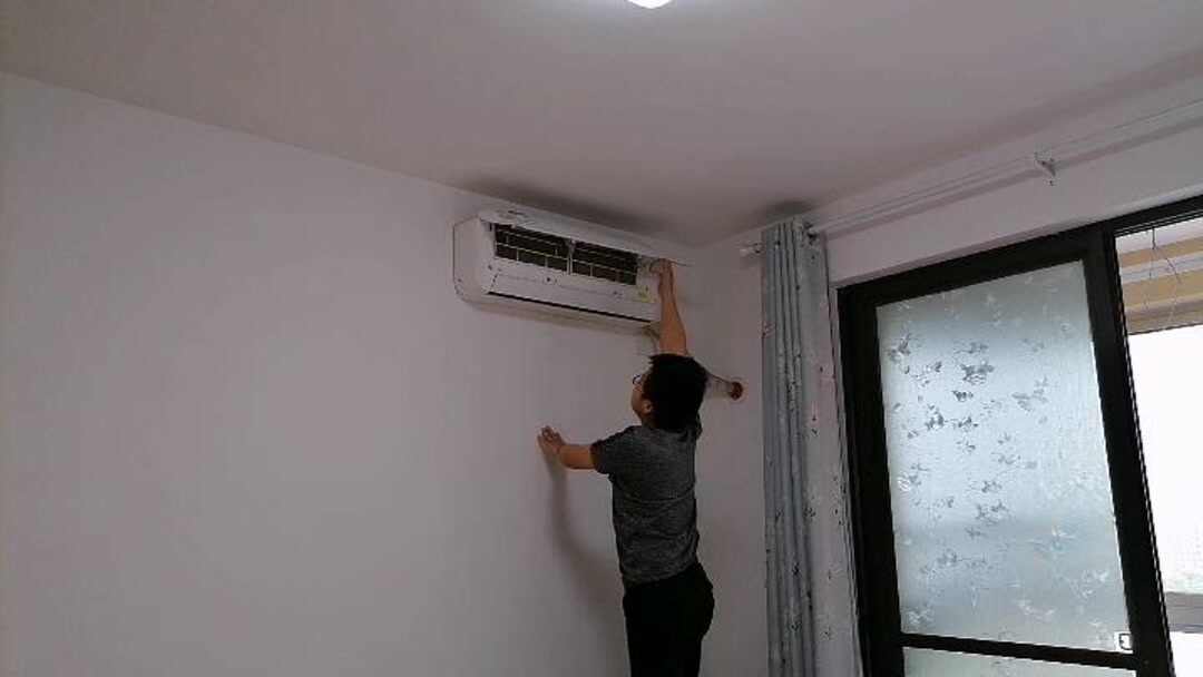 看看3年没有清洗过的空调滤网有多脏,难怪空调不制冷了!