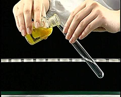 高中化学实验视频【全集】 64、64氯化铁溶液跟硫氰化钾溶液反应