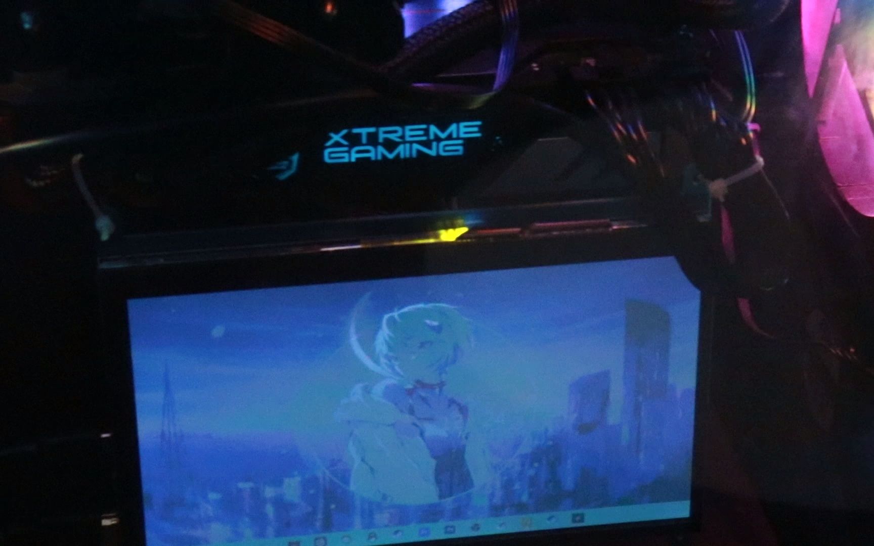 贫穷得我如何拥有一块高端显卡才有的LCD显示屏