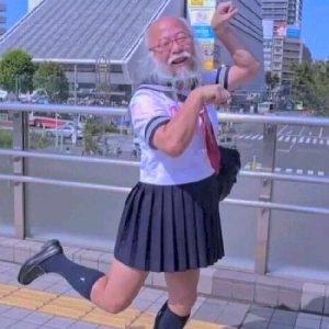 花愠 